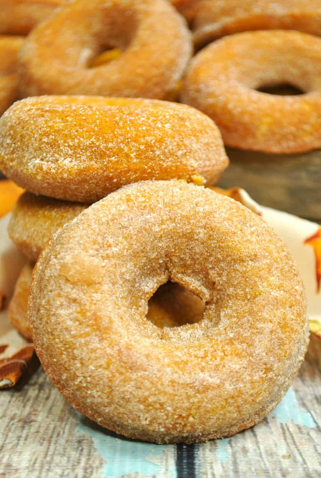 Pumpkin Spice Doughnuts - Easy Pumpkin Donuts