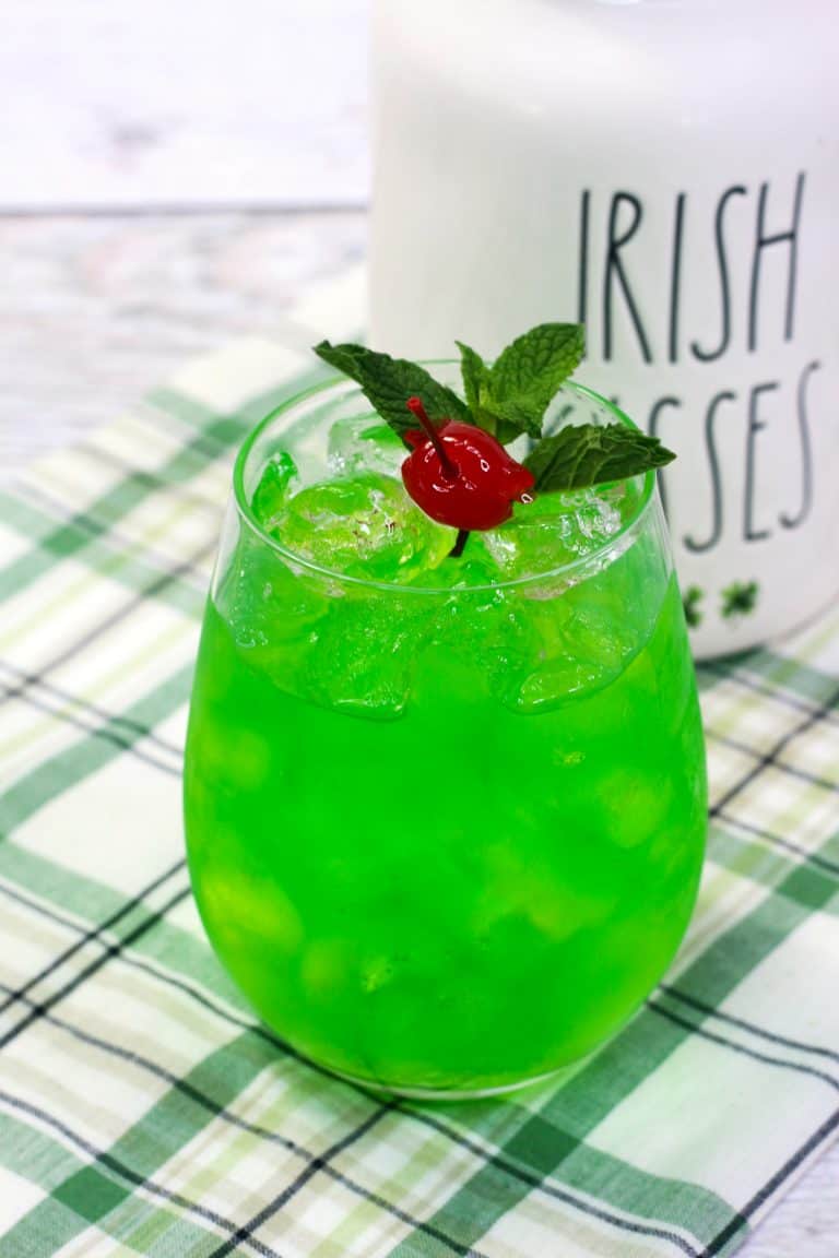 Tipsy Luck Of The Irish Cocktail - Sweet Pea's Kitchen