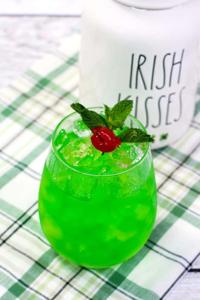 Tipsy Luck Of The Irish Cocktail - Sweet Pea's Kitchen
