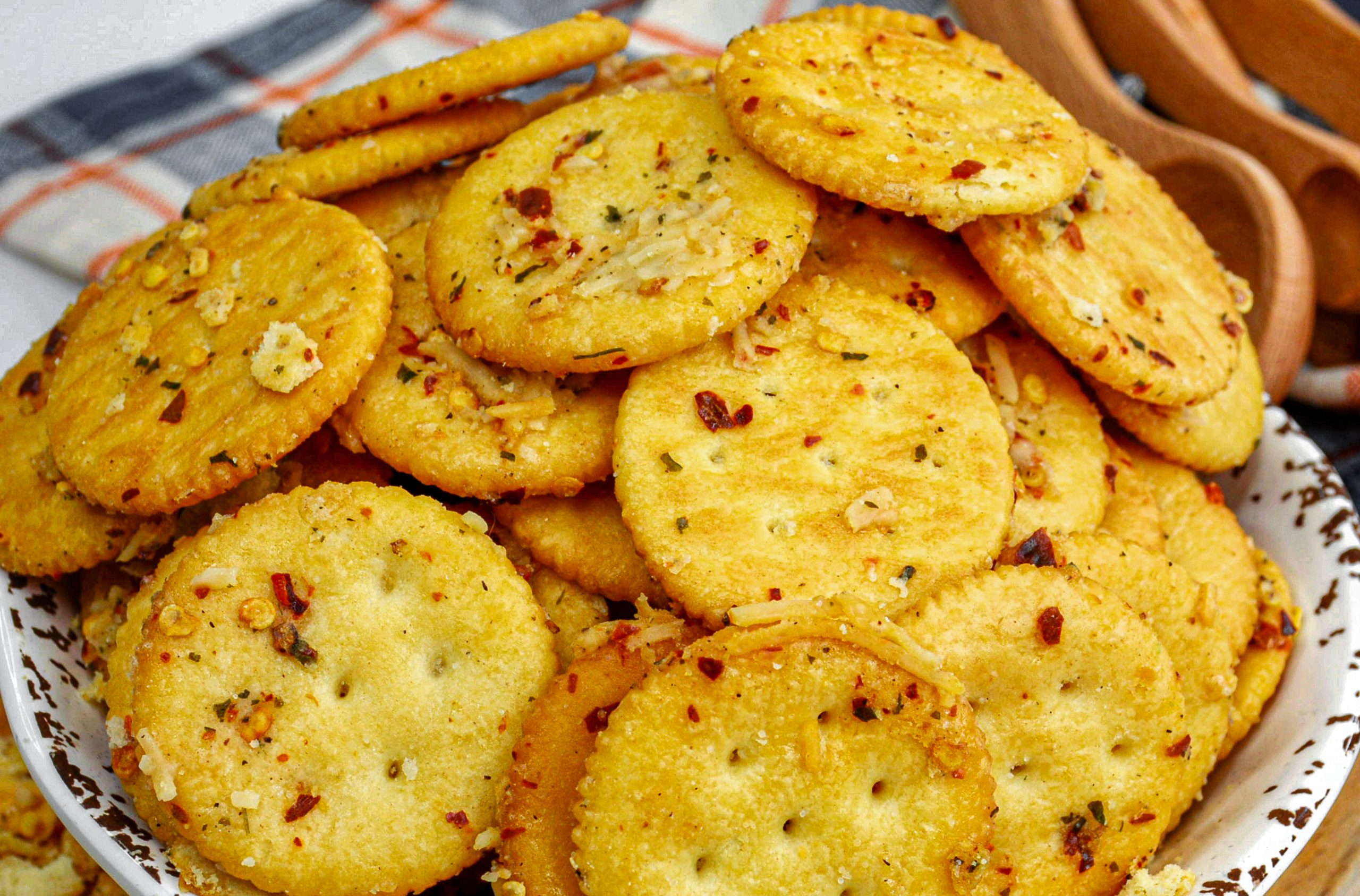 Ranch Ritz Crackers - Sweet Pea's Kitchen