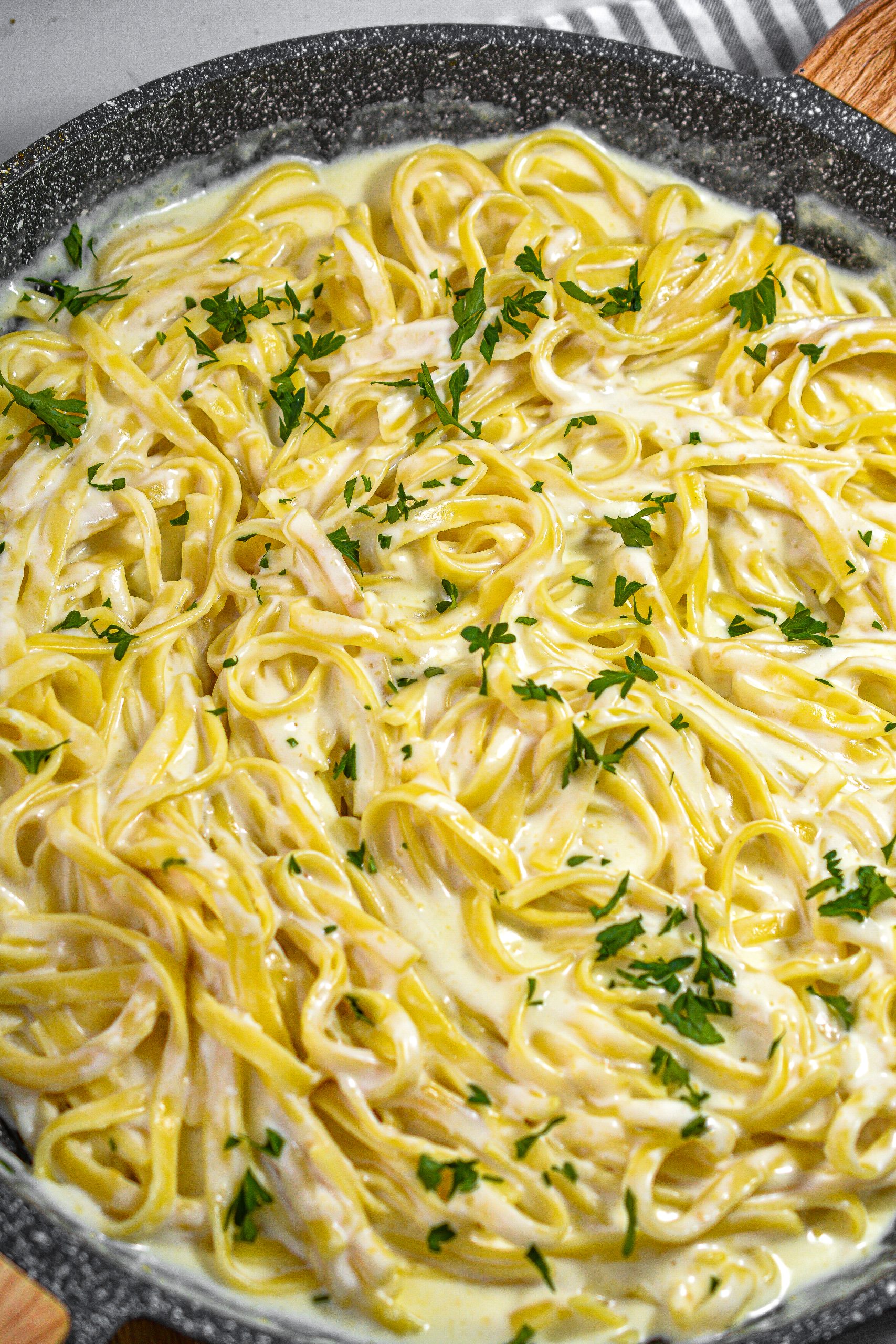 Olive Garden Alfredo Sauce - Sweet Pea's Kitchen